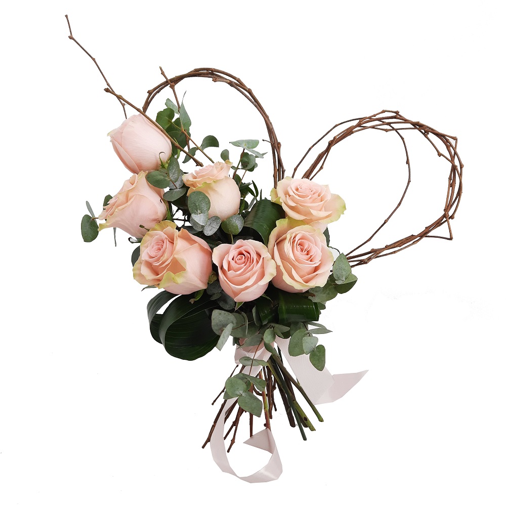 Heart-shaped bouquet with pink roses - Teleflora international
